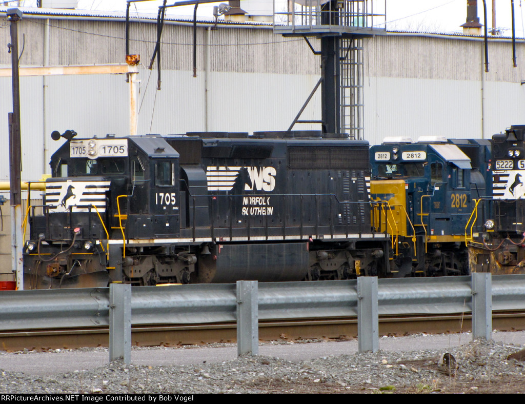 NS 1705 and CSX 2812